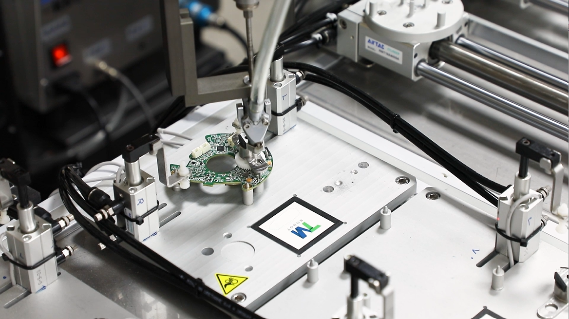Revolutionizing Electronics with Cobot Vision Inspection | Techman Robot